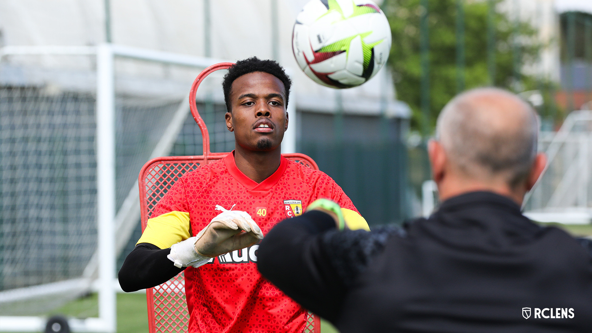 Mondial 2026: Victoire pour Yannick Pandor et les Comores – RCLensFoot.com